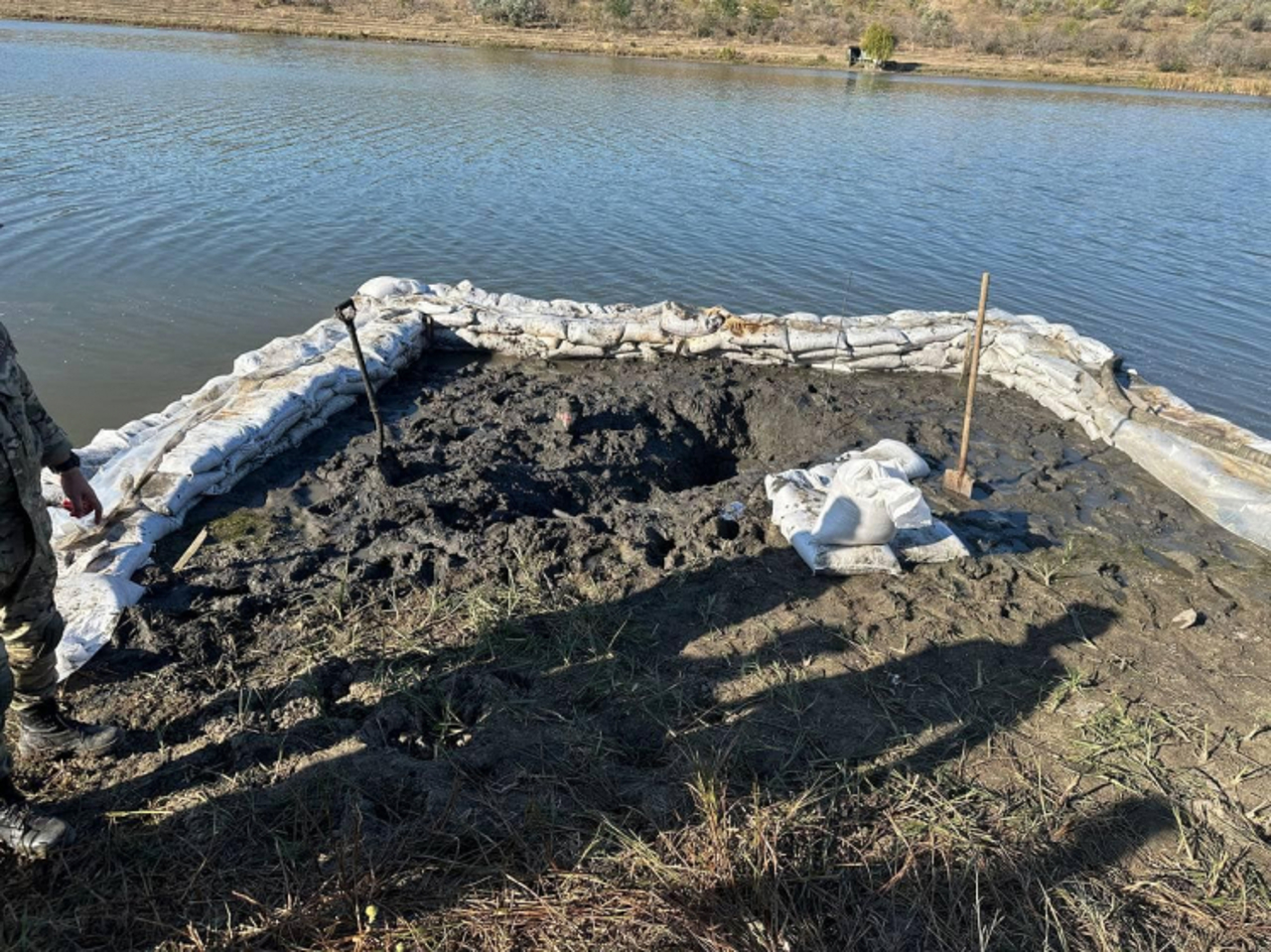 Componenta cu explozibil a rachetei prăbușite în lacul Hîrbovăț ...